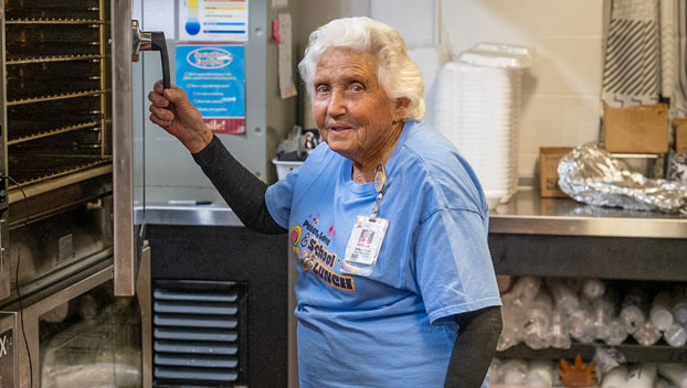 Decades of devotion: Mrs. Betty cheers generations in Vina school ...